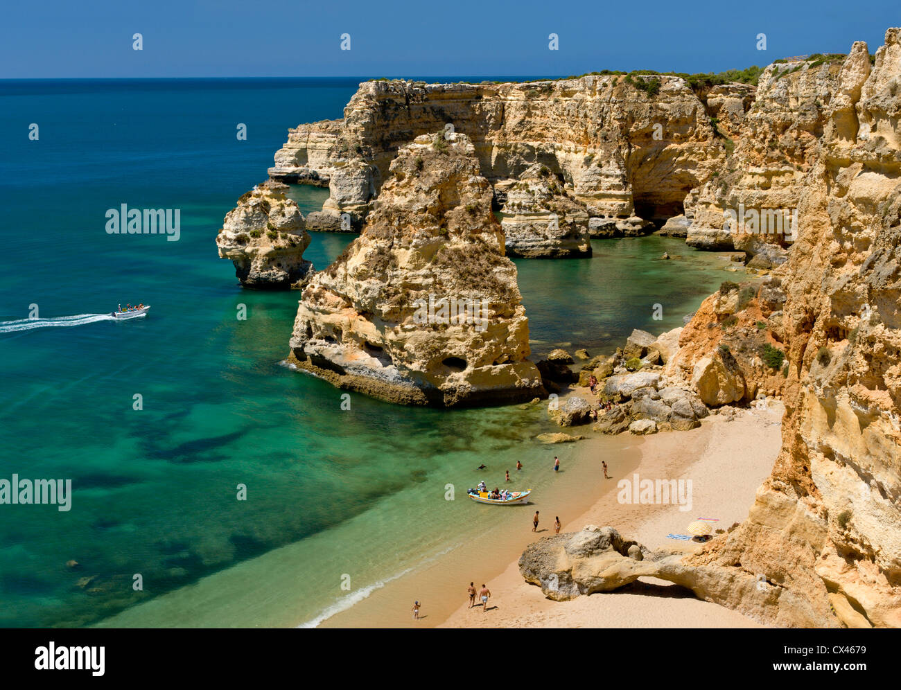 Portugal, Algarve, Armação de Pêra, Praia da Marinha, mit einem ...
