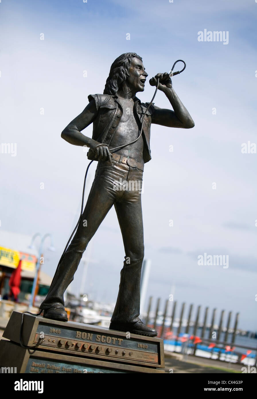 Statue von Bon Scott am Angeln Bootshafen in Fremantle, Western ...