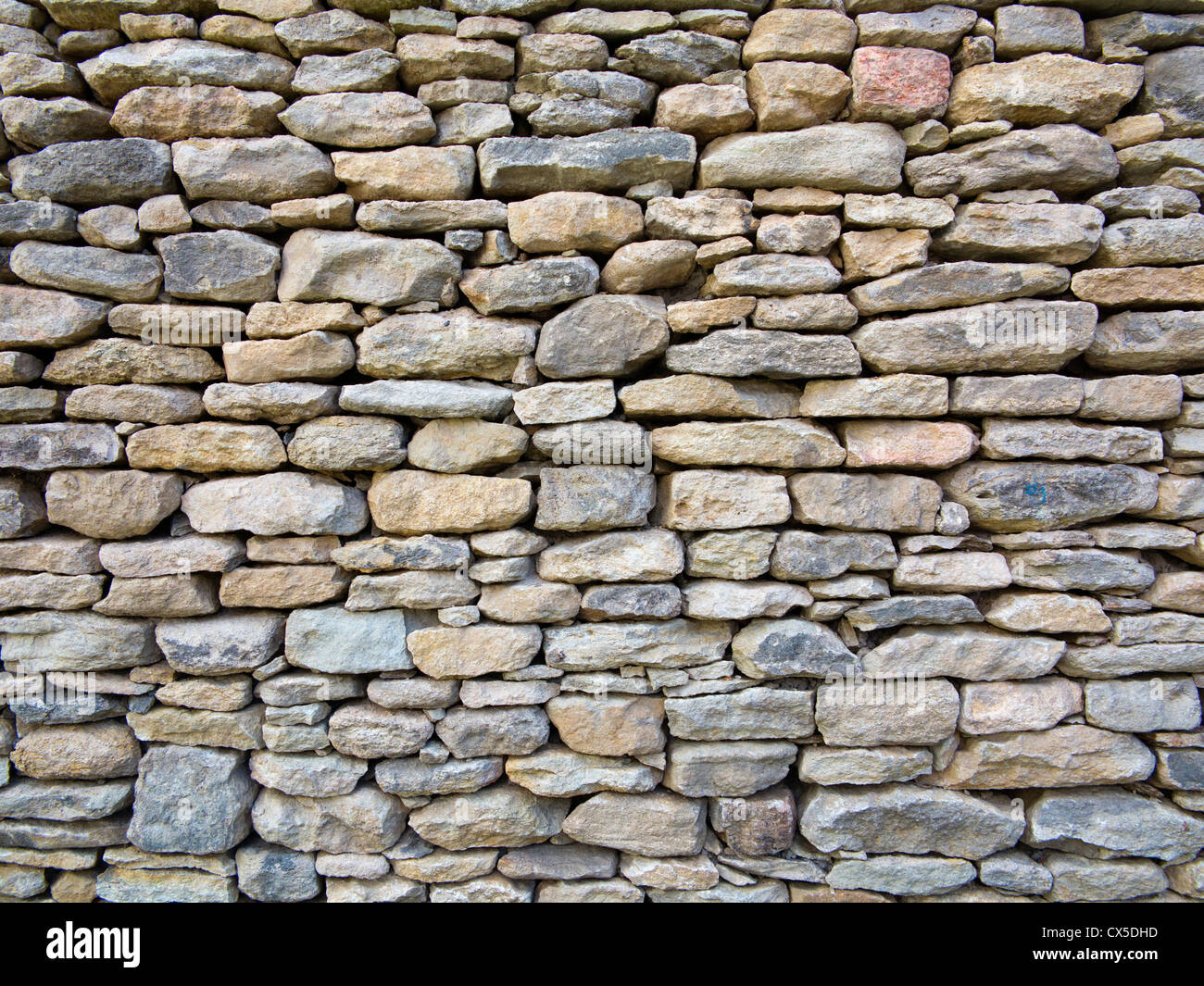 Mauer gebrochen -Fotos und -Bildmaterial in hoher Auflösung – Alamy