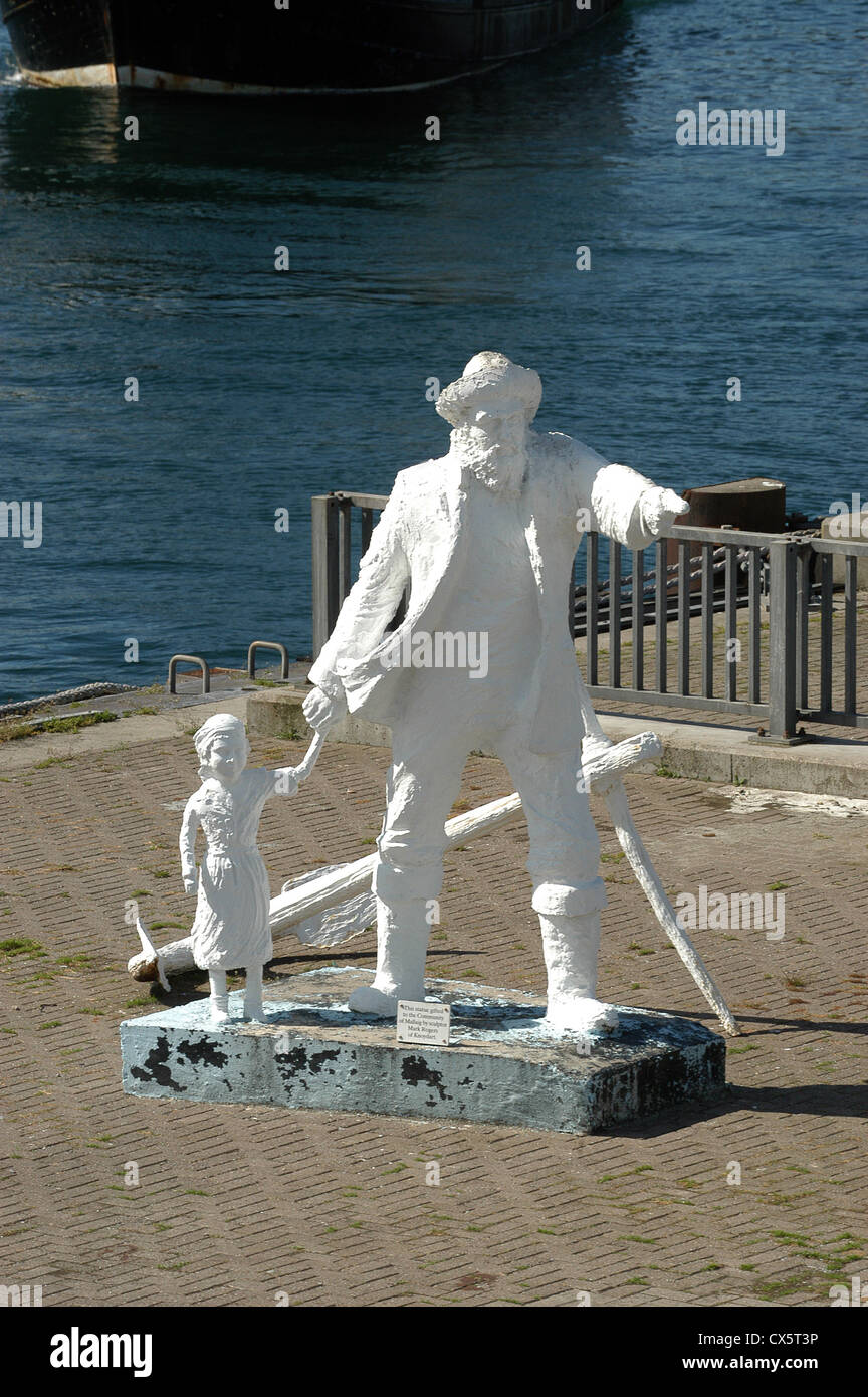 Statue in die Gemeinschaft von Mallaig, Schottland des Bildhauers, der ...