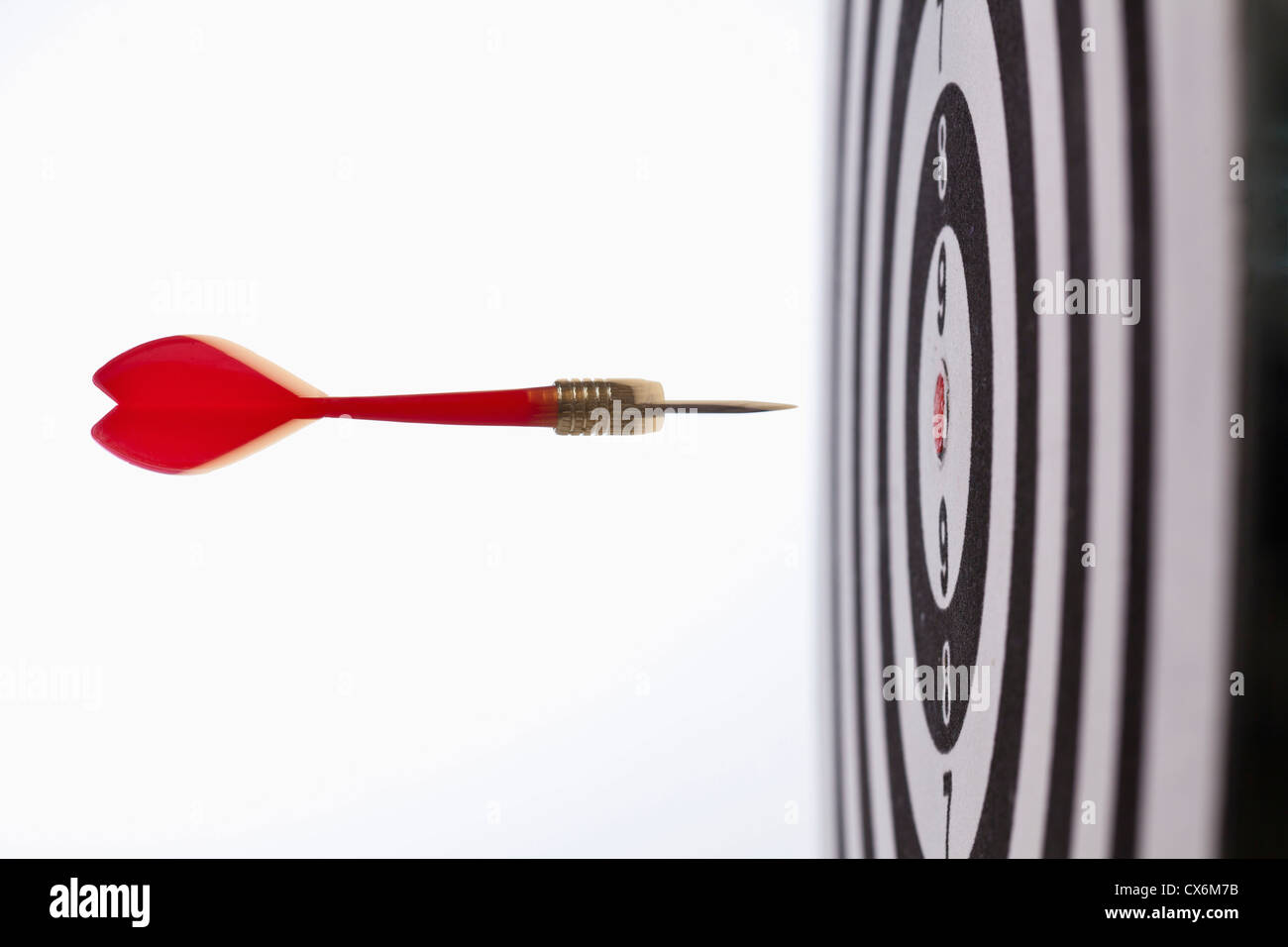 Red flying dart dartboard bulls -Fotos und -Bildmaterial in hoher ...