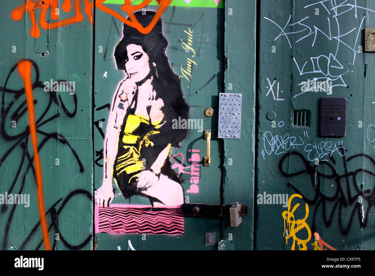Amy winehouse graffiti -Fotos und -Bildmaterial in hoher Auflösung – Alamy