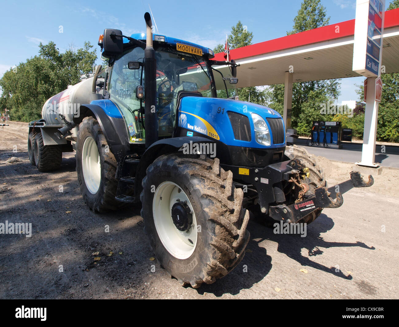 New holland t6010 -Fotos und -Bildmaterial in hoher Auflösung – Alamy