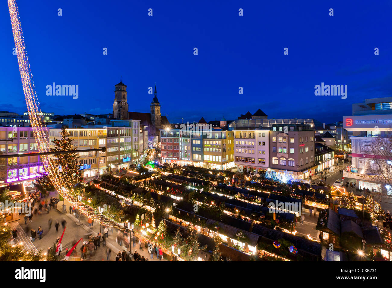 Marktplatz mit weihnachtsmarkt -Fotos und -Bildmaterial in hoher ...