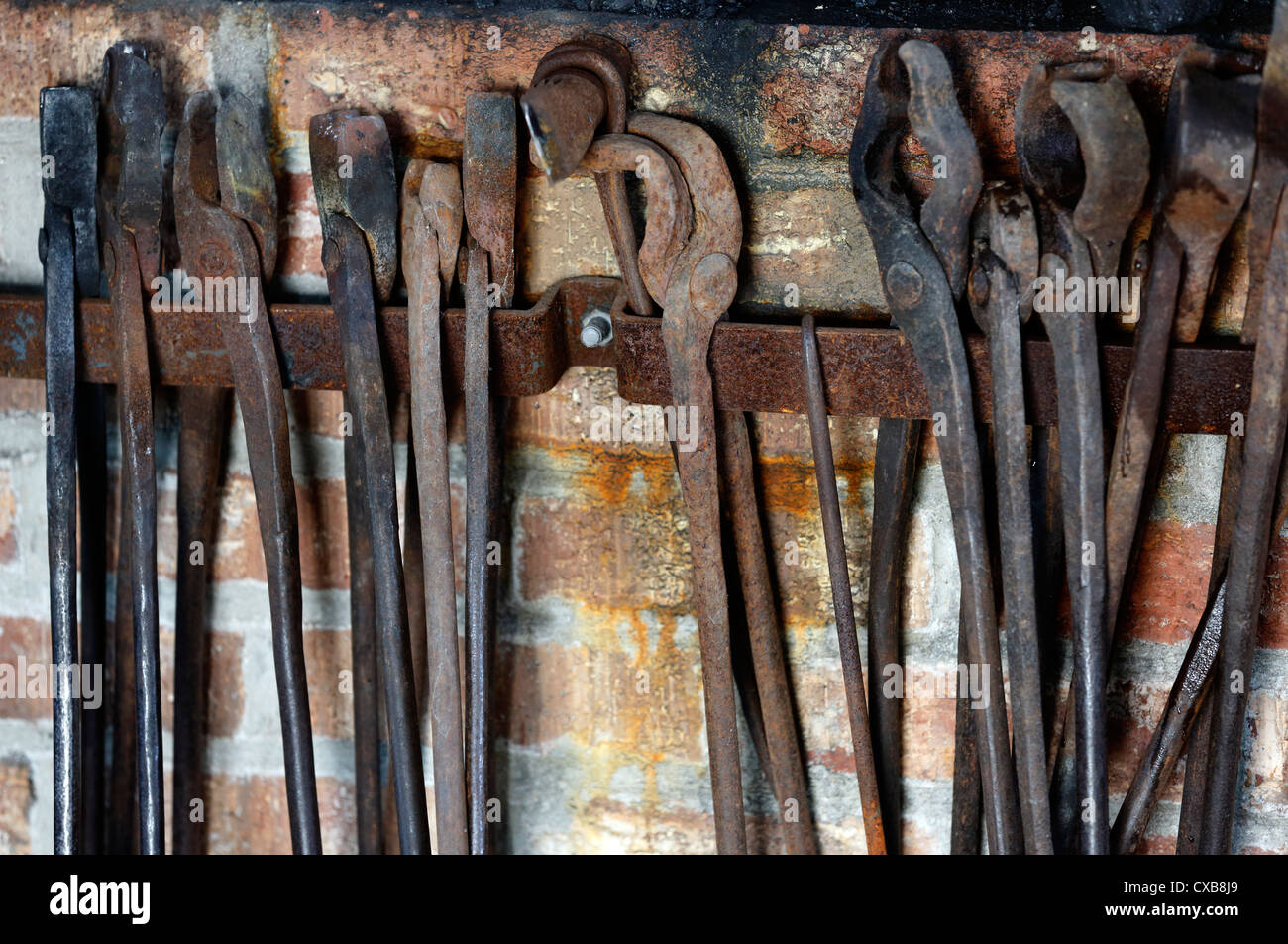 Blacksmith tools -Fotos und -Bildmaterial in hoher Auflösung – Alamy
