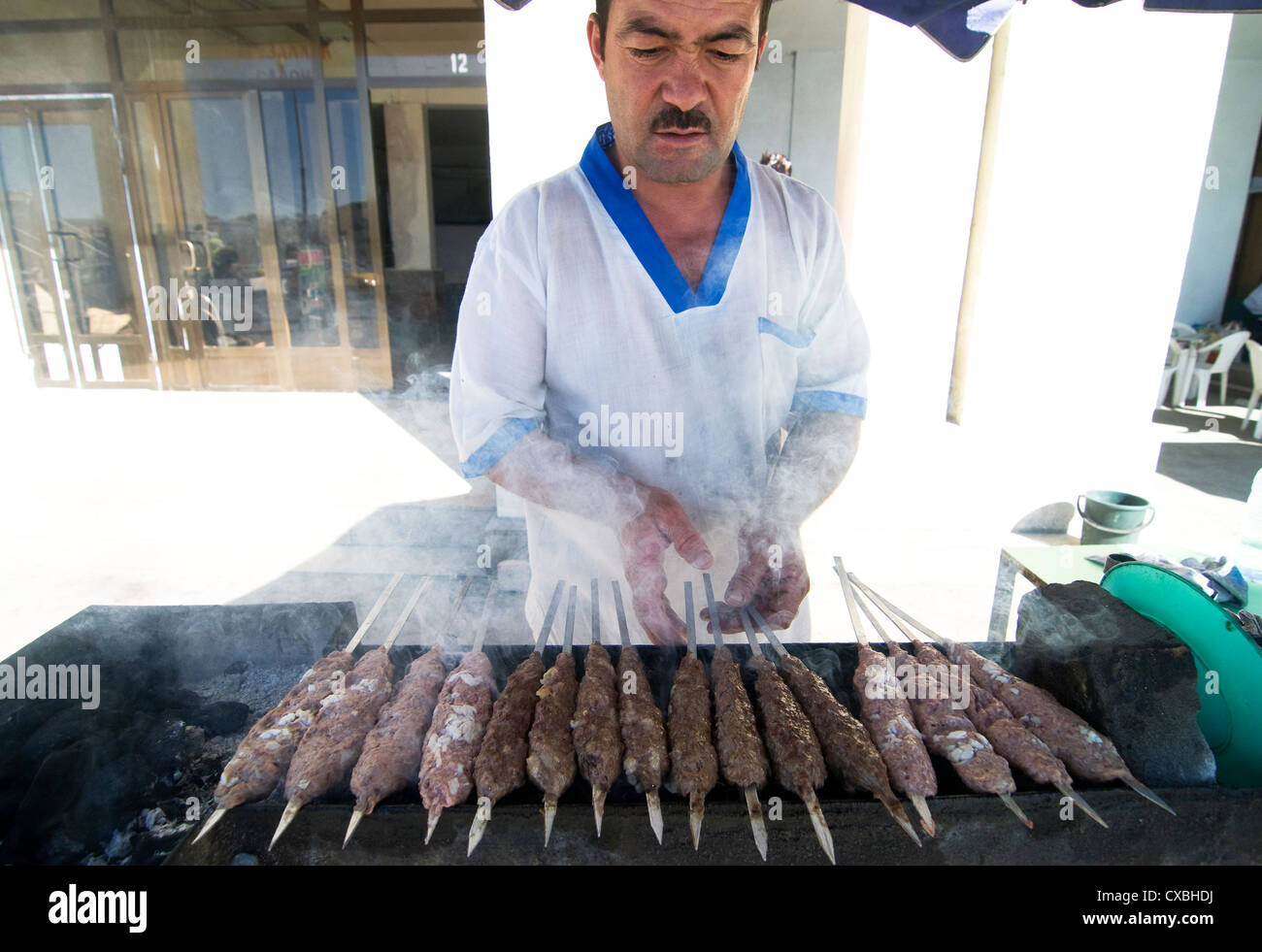 Kebab spieße -Fotos und -Bildmaterial in hoher Auflösung – Alamy