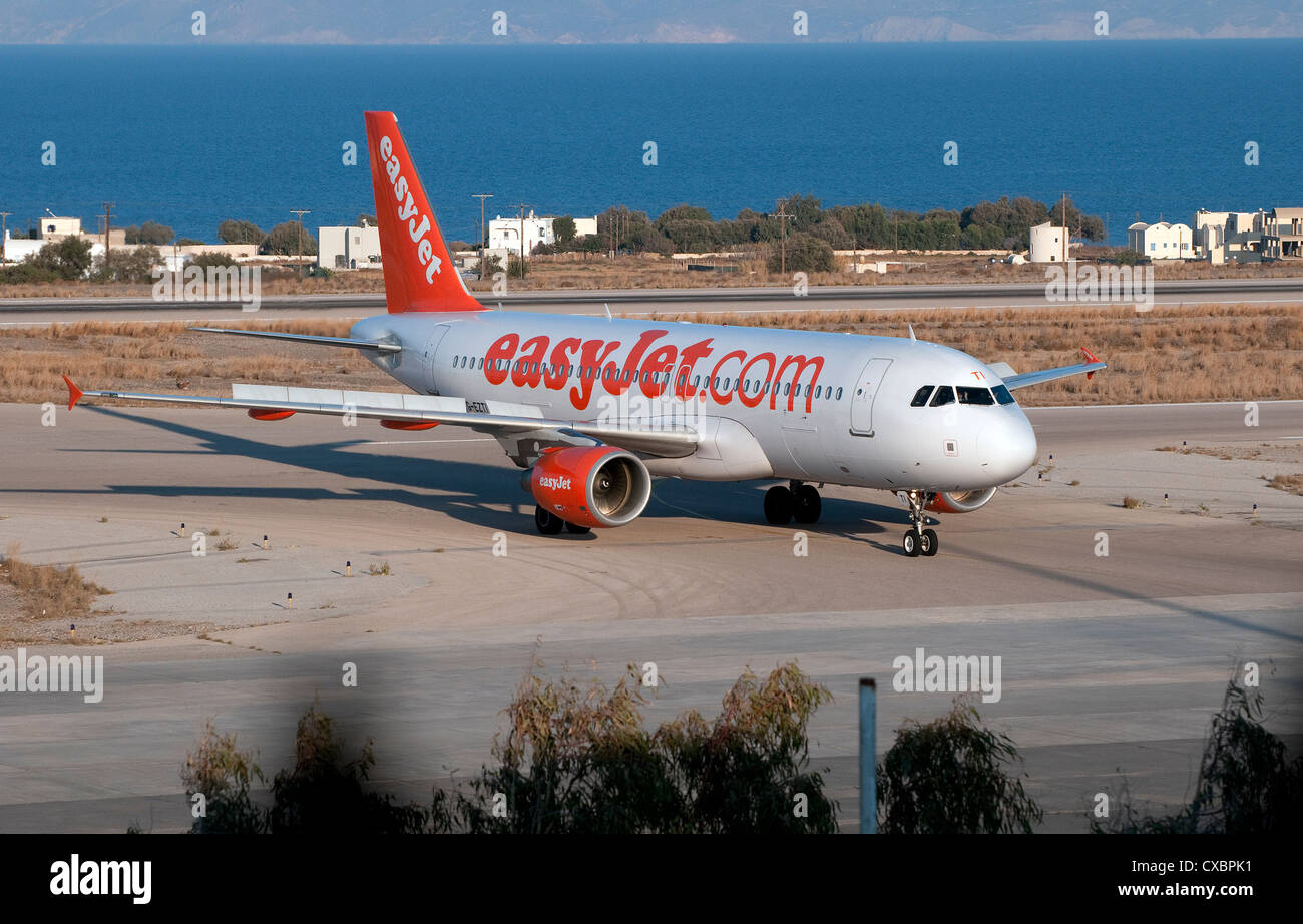 Easy jet orange flugzeuge -Fotos und -Bildmaterial in hoher Auflösung ...