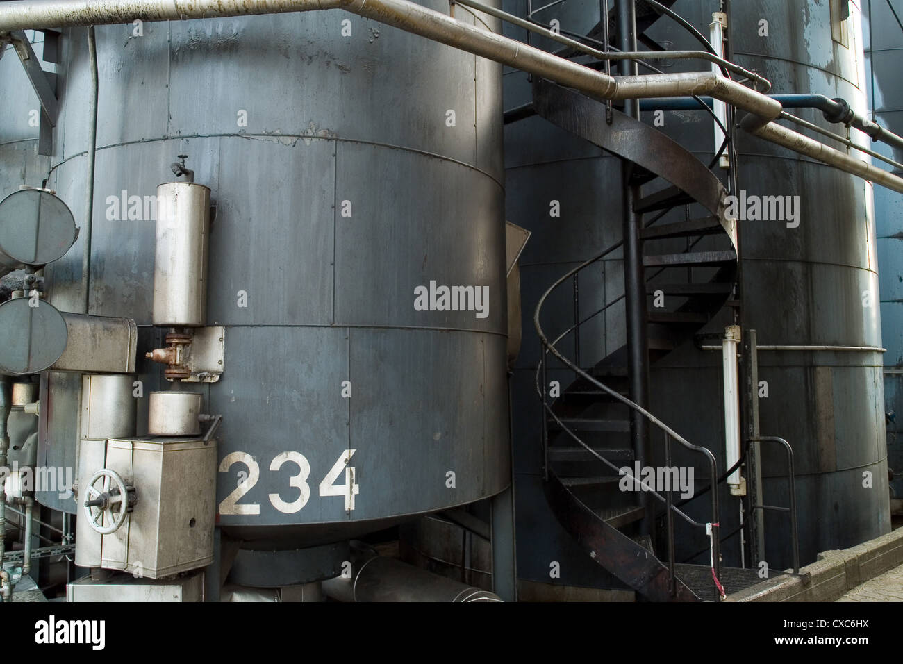 Shell Refinery Hamburg Stockfotos und -bilder Kaufen - Alamy