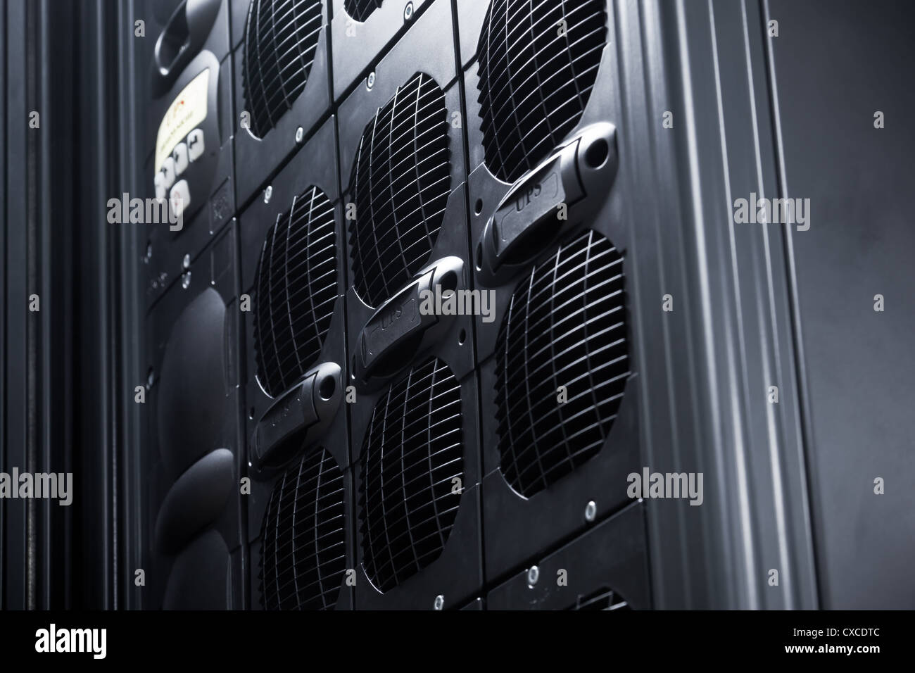 Server racks in data center -Fotos und -Bildmaterial in hoher Auflösung ...