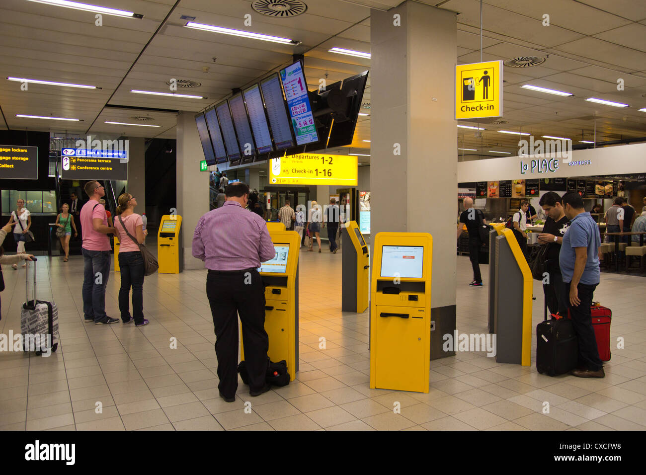 Selbst check in flughafen Stockfotos und -bilder Kaufen - Alamy