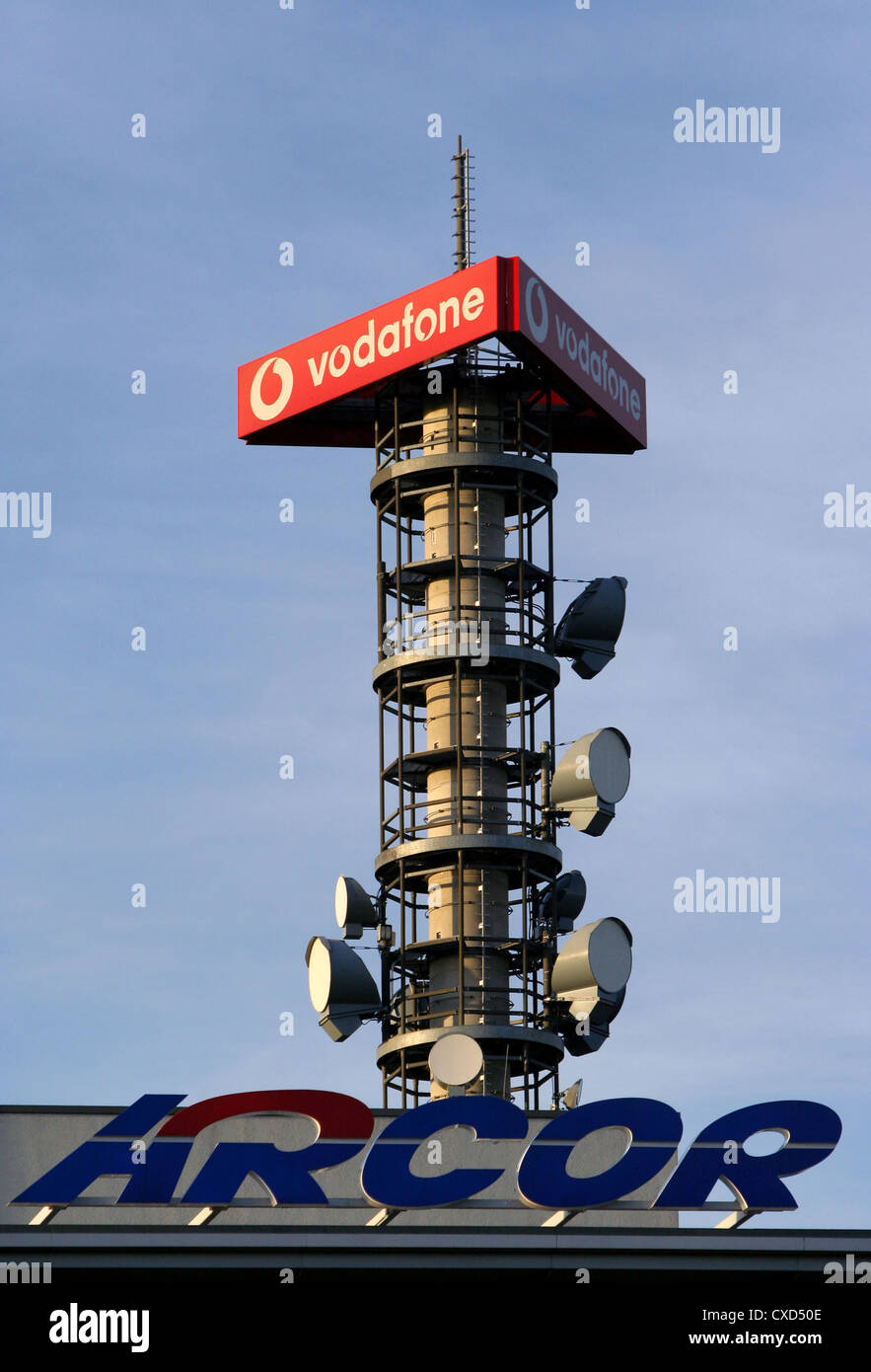 Vodafone logo auf dem telefon -Fotos und -Bildmaterial in hoher ...