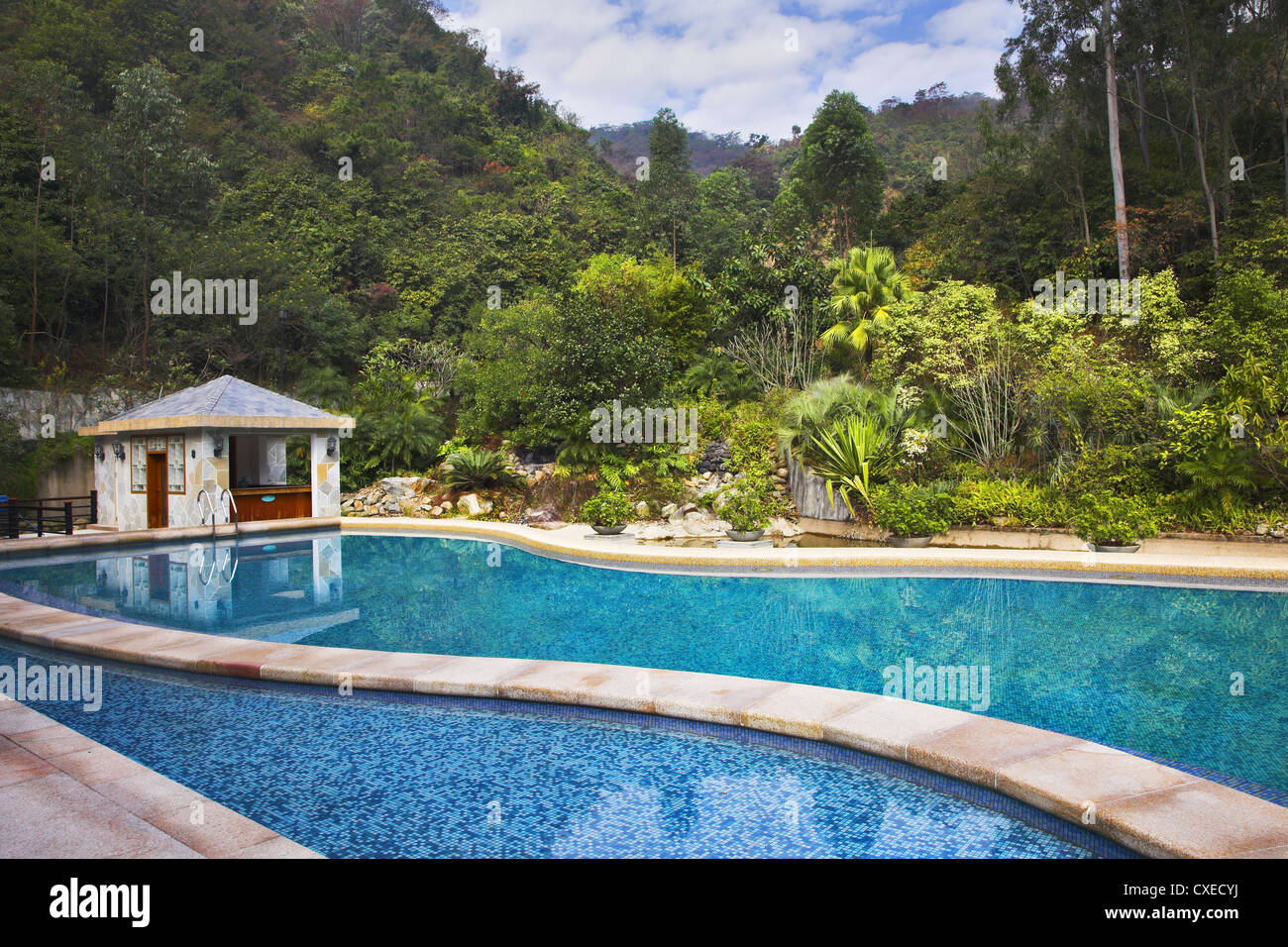Hotel pool china -Fotos und -Bildmaterial in hoher Auflösung – Alamy