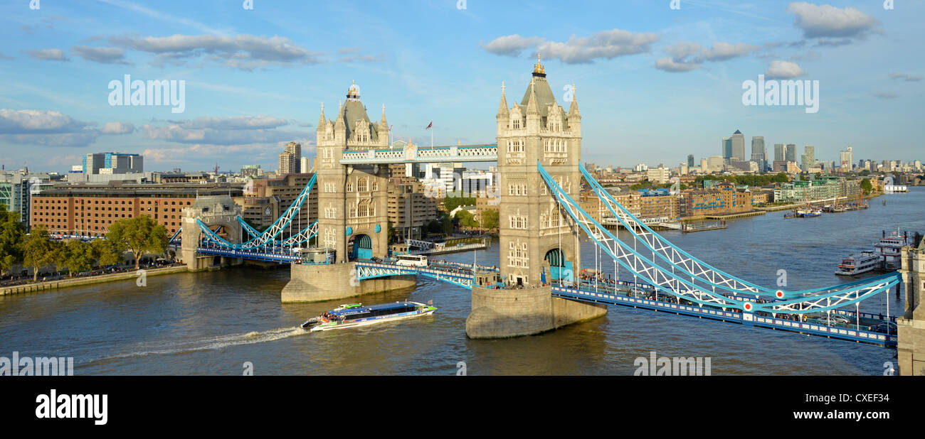 Thames Clipper Riverboat Pendler und Touristen-Service unter der Tower ...