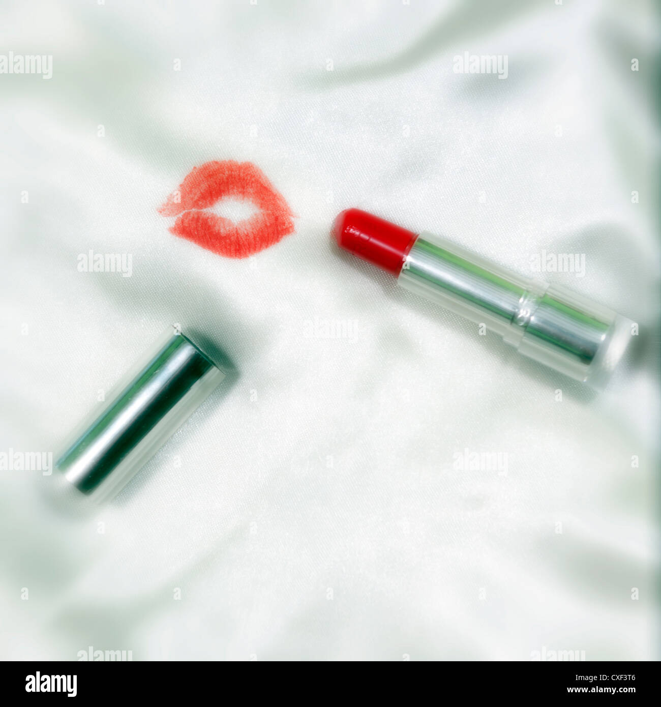 Red lipstick kiss -Fotos und -Bildmaterial in hoher Auflösung – Alamy