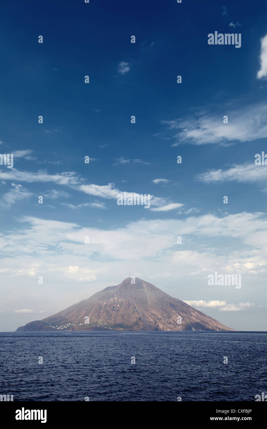 Stromboli volcano -Fotos und -Bildmaterial in hoher Auflösung – Alamy