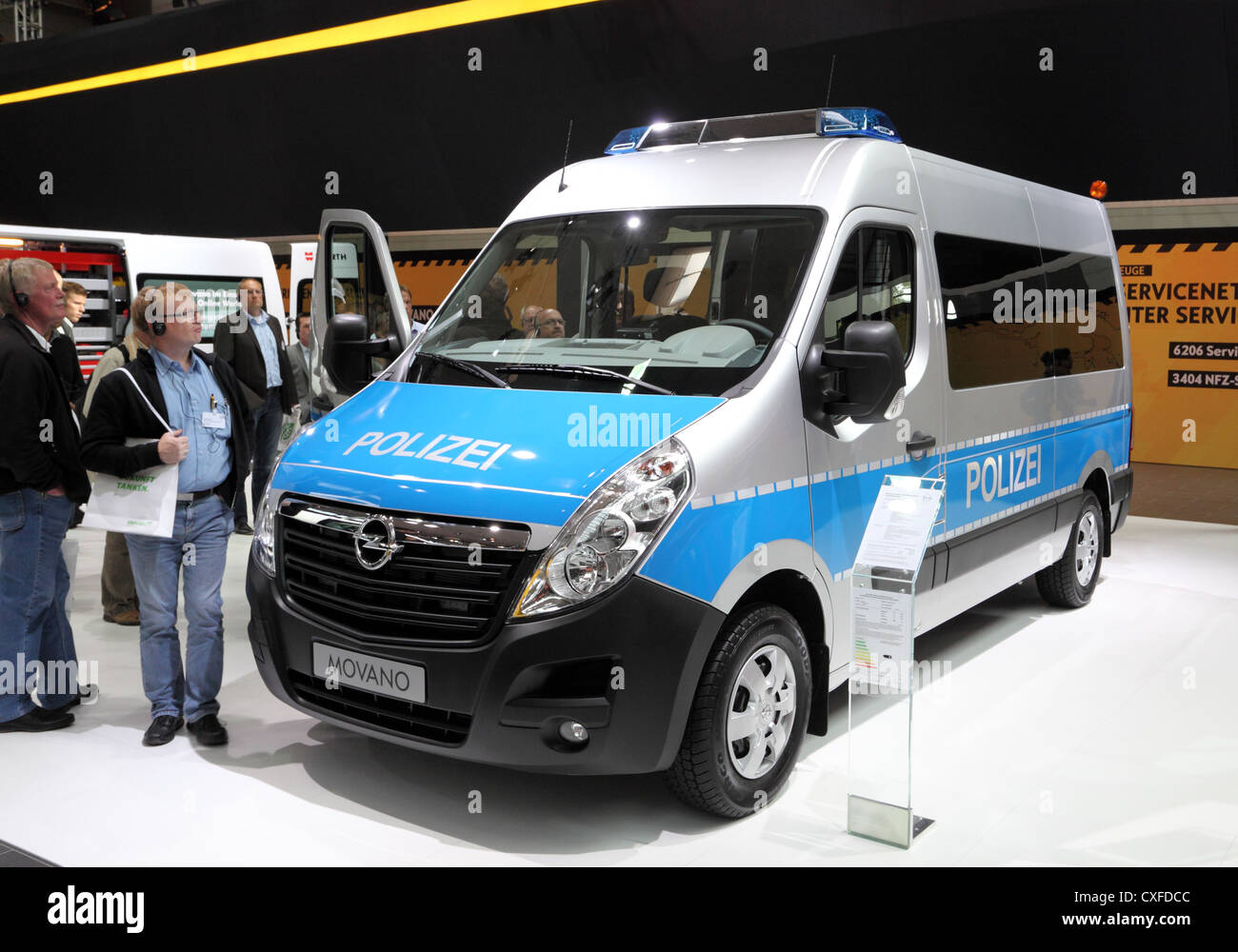 Fahrzeuge der opel polizei -Fotos und -Bildmaterial in hoher Auflösung ...