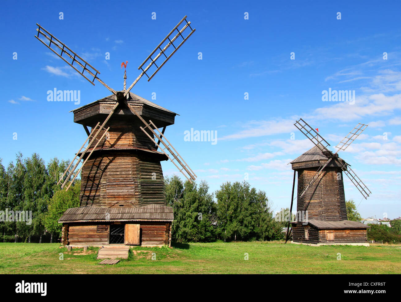 Wooden windmills -Fotos und -Bildmaterial in hoher Auflösung – Alamy