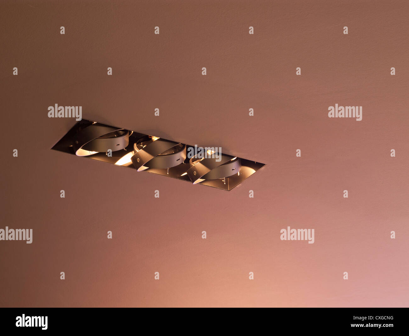 Led leuchten decke -Fotos und -Bildmaterial in hoher Auflösung – Alamy