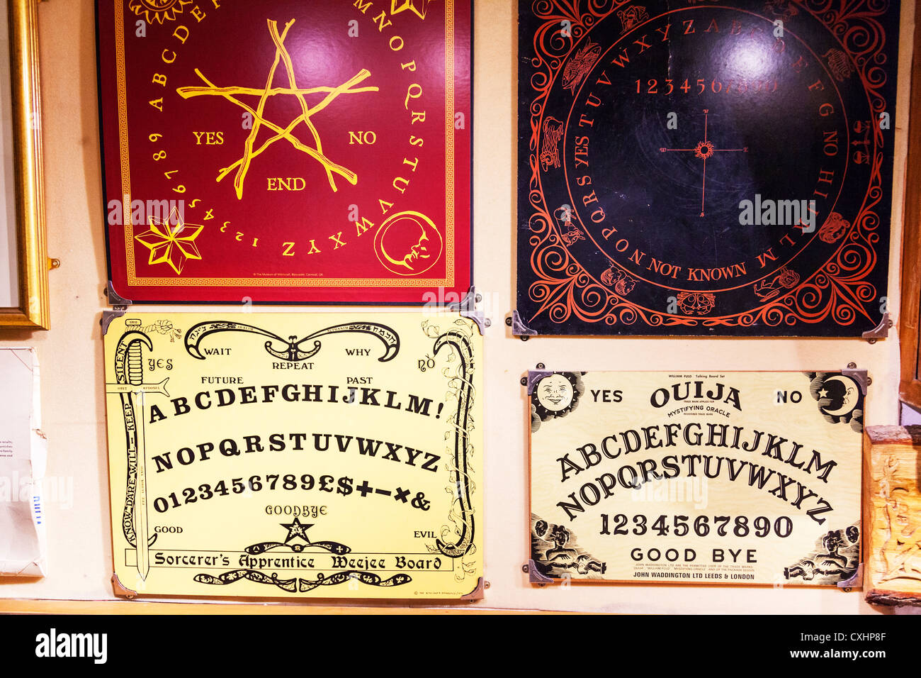 Hexerei-Ouija-Brett für Beschwörung böser Geister Bretter durch ...