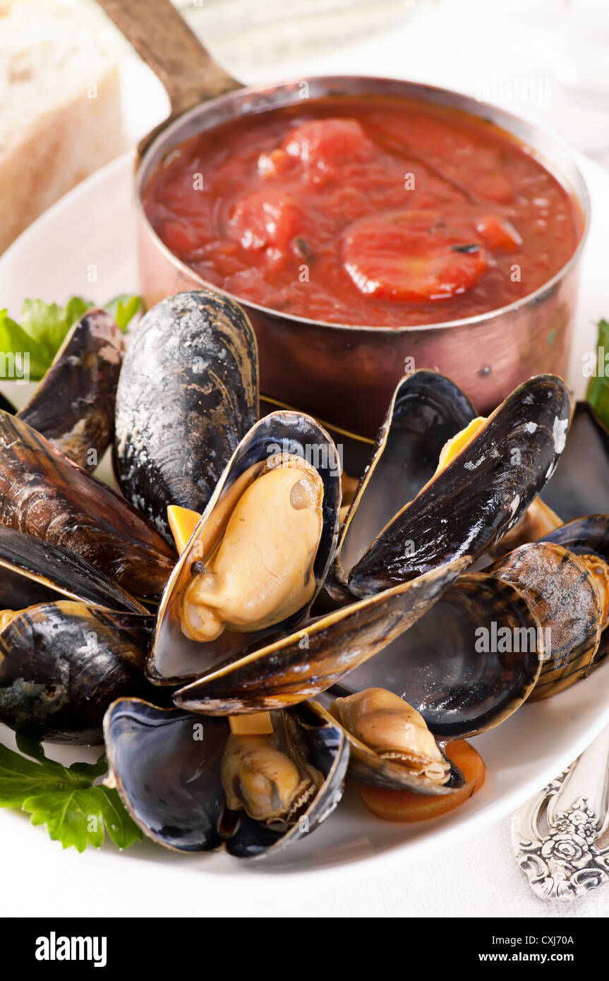 Muscheln essen -Fotos und -Bildmaterial in hoher Auflösung – Alamy