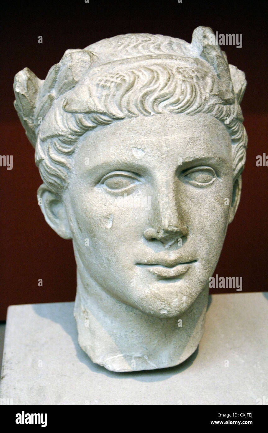 Lorbeerkranz kopf -Fotos und -Bildmaterial in hoher Auflösung – Alamy