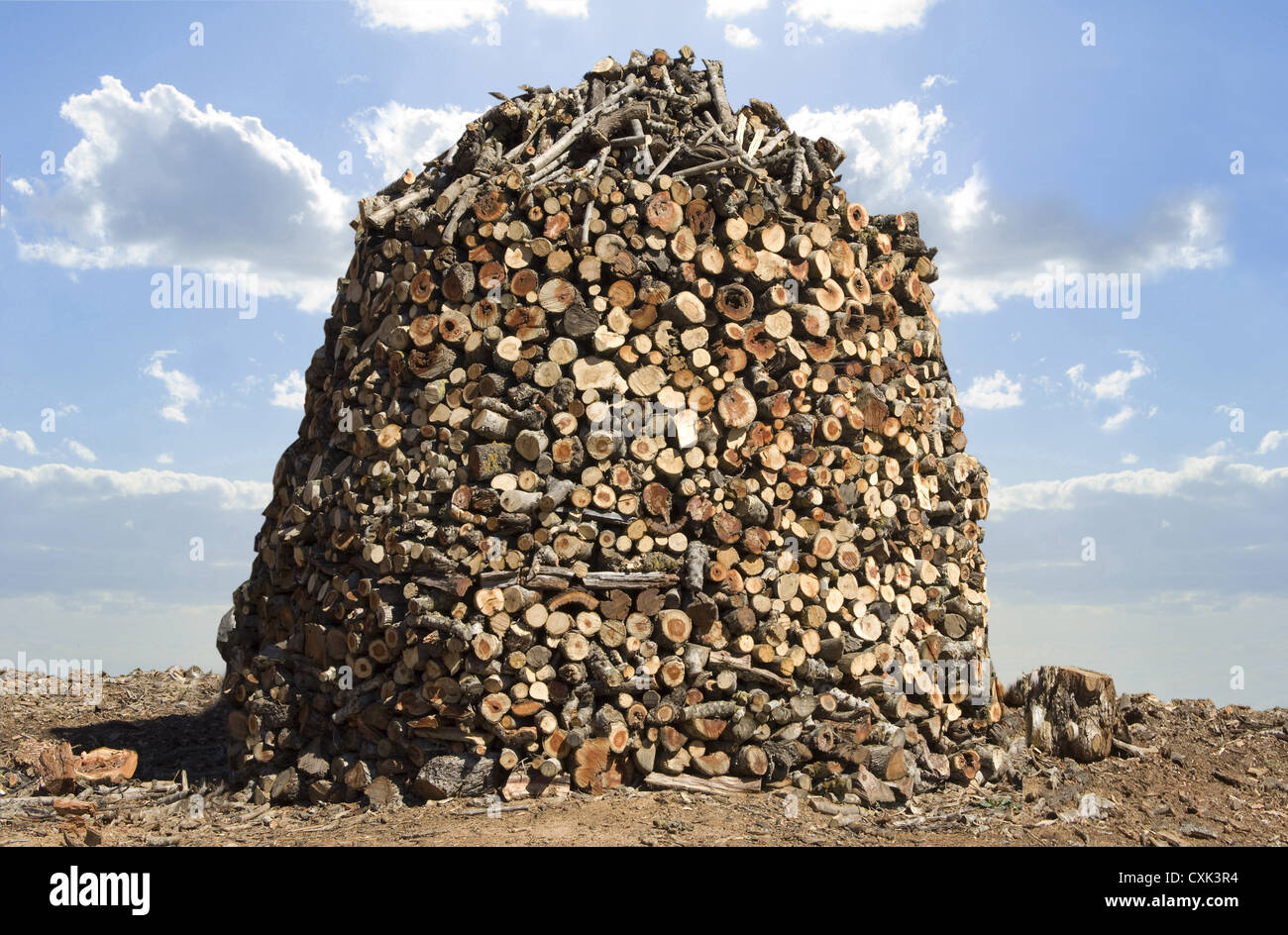 Feuer und holz -Fotos und -Bildmaterial in hoher Auflösung – Alamy
