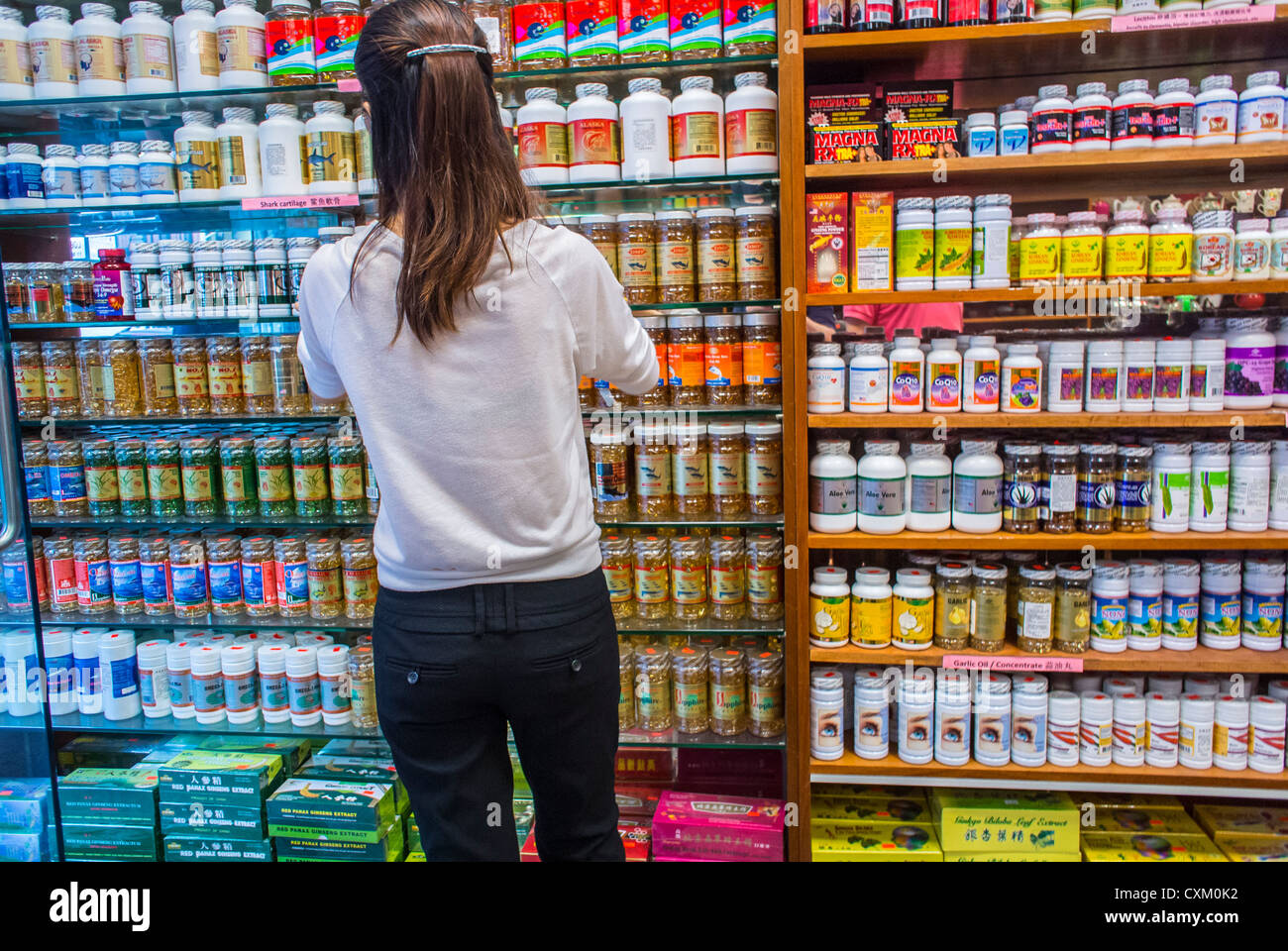 Gut besuchter drogeriemarkt -Fotos und -Bildmaterial in hoher Auflösung ...
