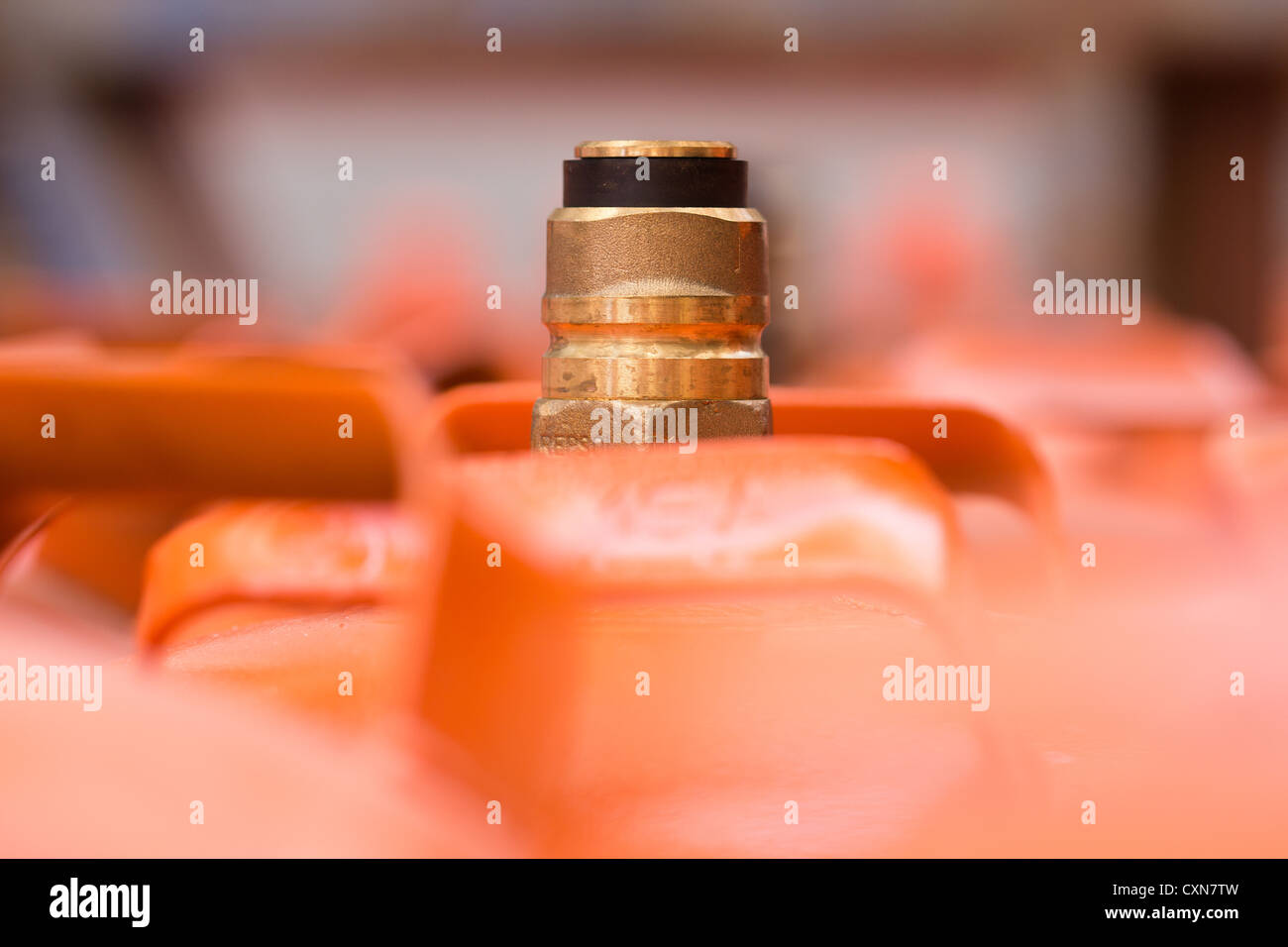 Lpg cooking gas tank cylinders -Fotos und -Bildmaterial in hoher ...