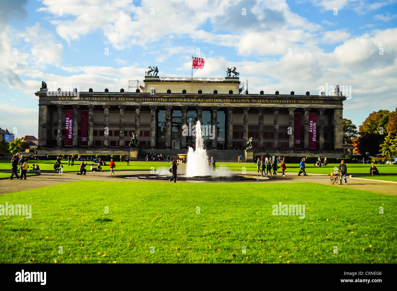 Altes museum berlin statue -Fotos und -Bildmaterial in hoher Auflösung ...