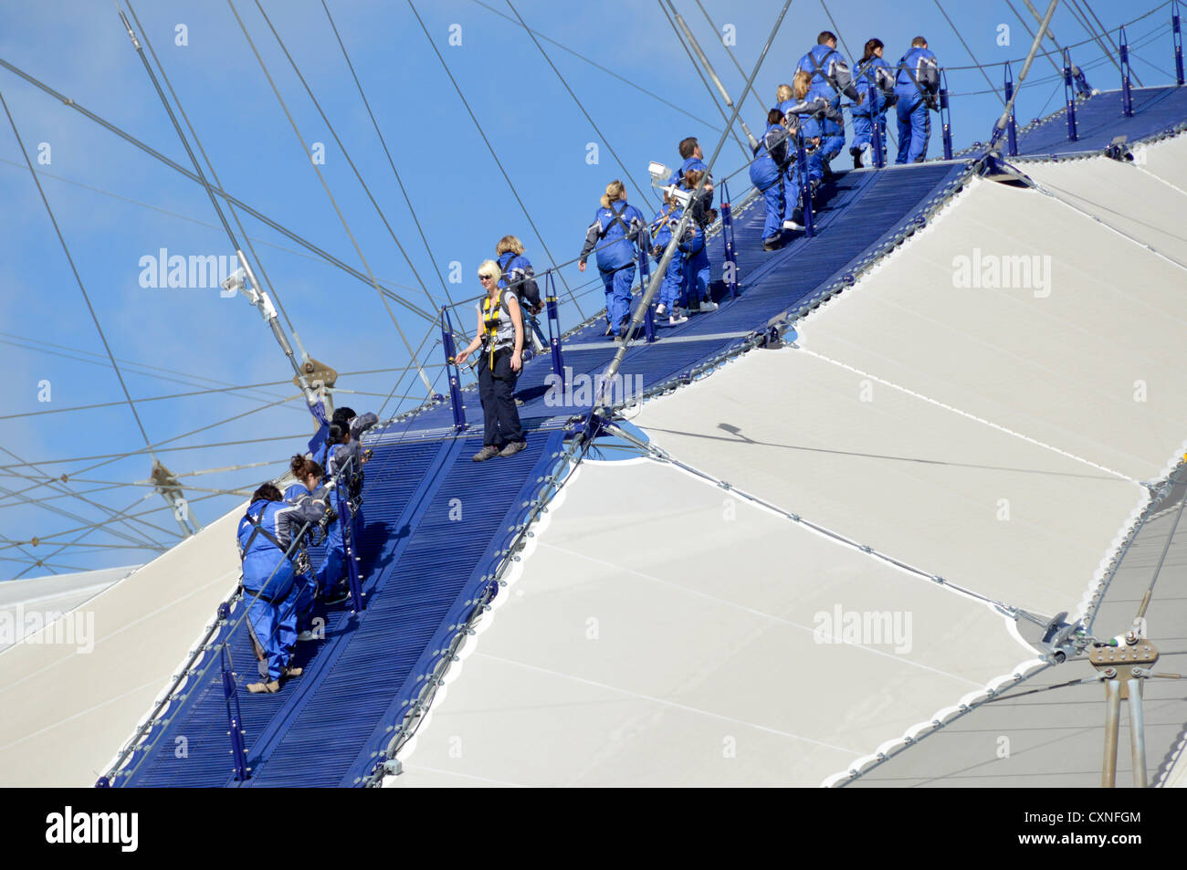 O2 skywalk in der arena -Fotos und -Bildmaterial in hoher Auflösung – Alamy