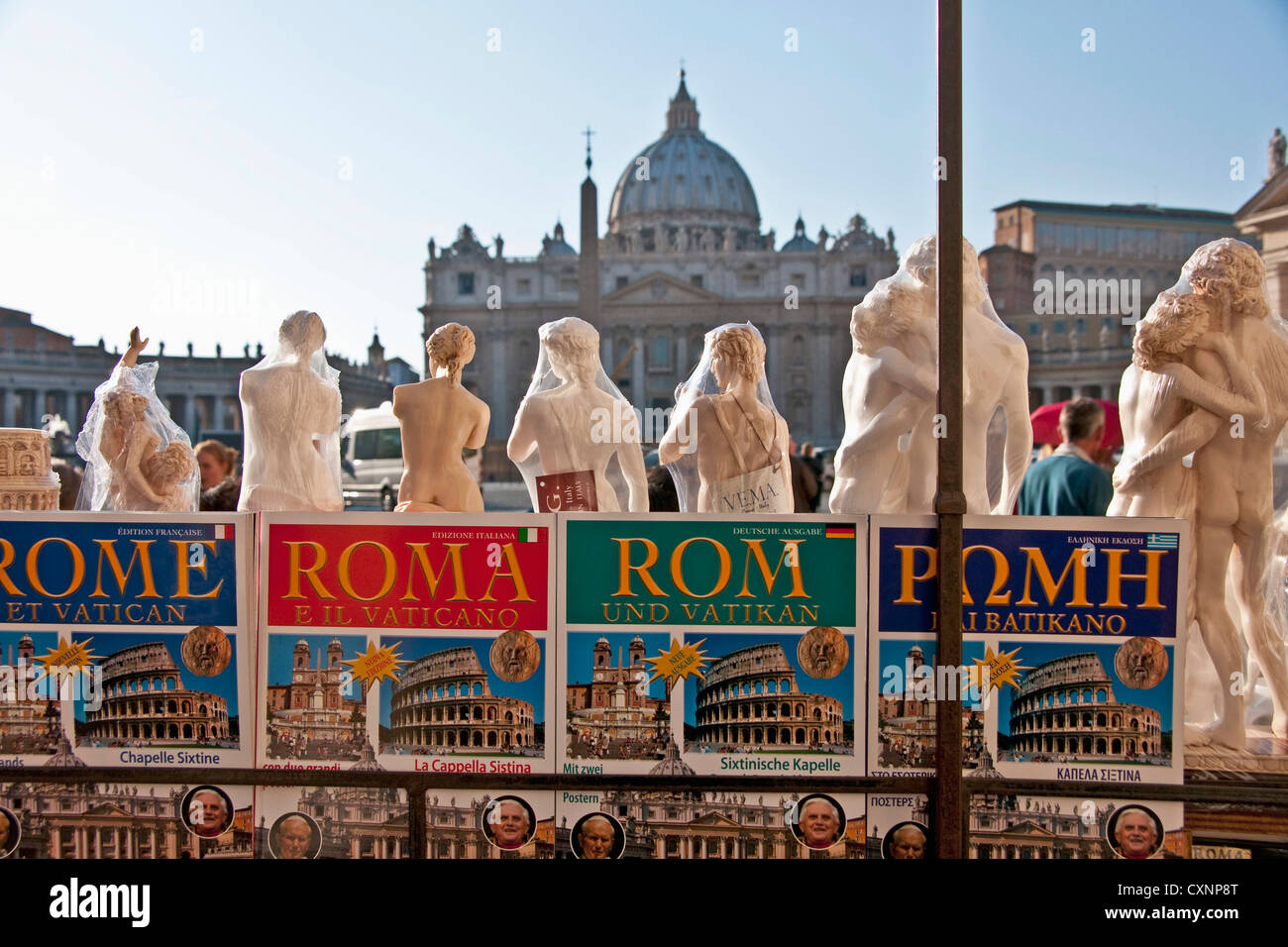 Souvenir shop rome -Fotos und -Bildmaterial in hoher Auflösung – Alamy