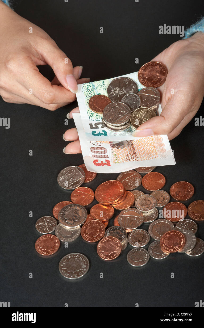 Umgang mit geld -Fotos und -Bildmaterial in hoher Auflösung – Alamy