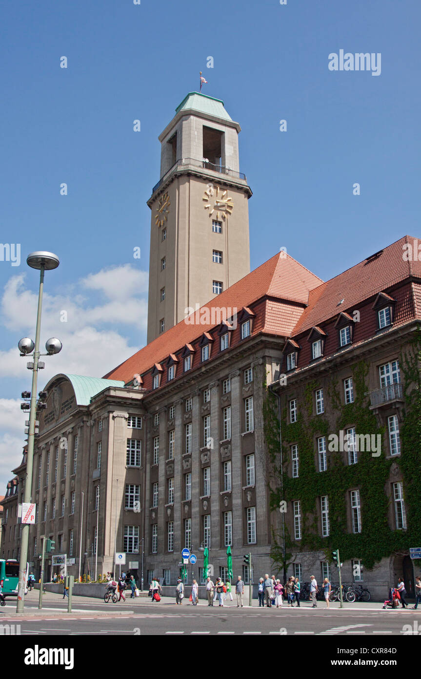 Der spandauer rathausturm -Fotos und -Bildmaterial in hoher Auflösung ...