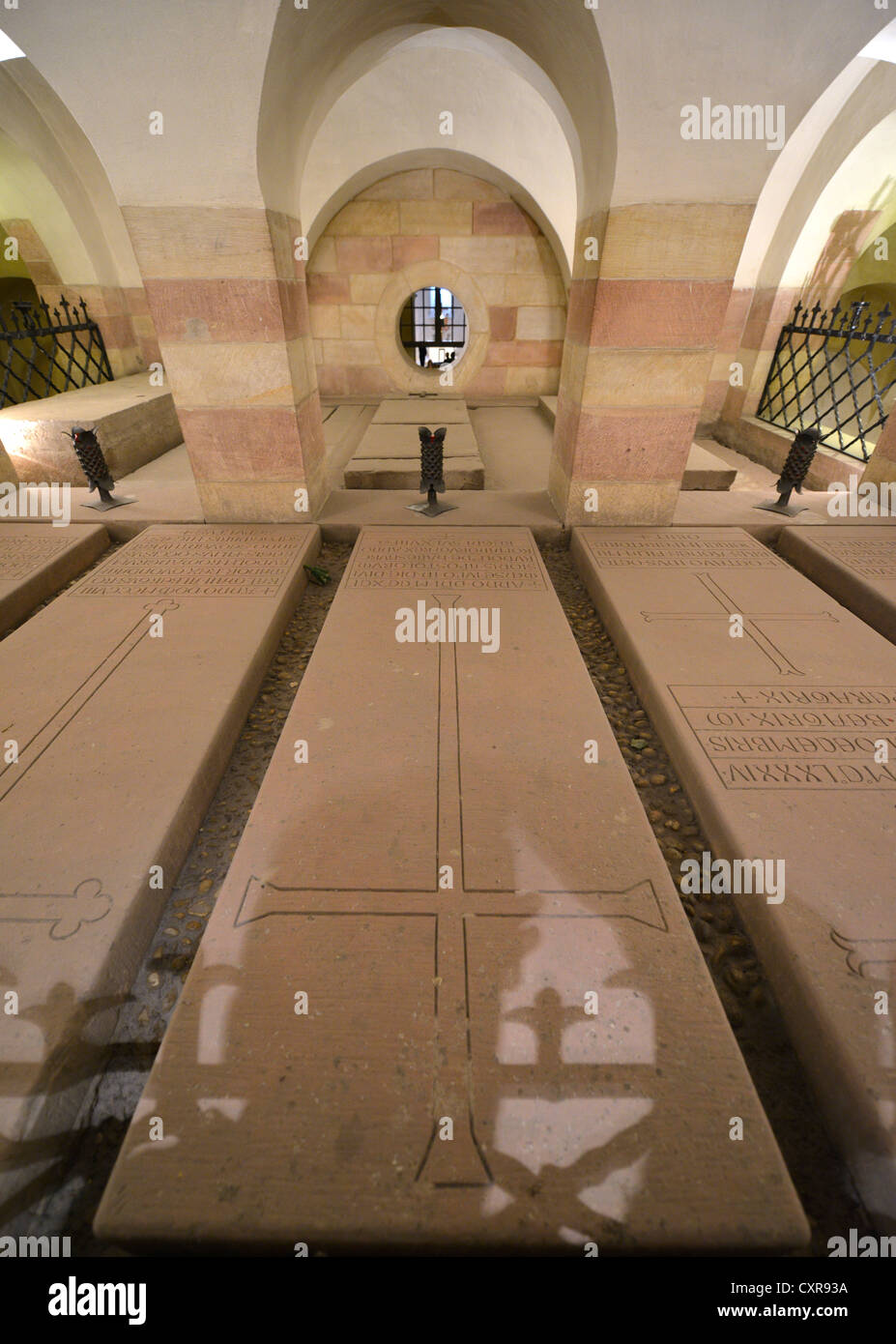Gräber der Salier, Krypta, die größte romanische Säulenhalle in Europa ...
