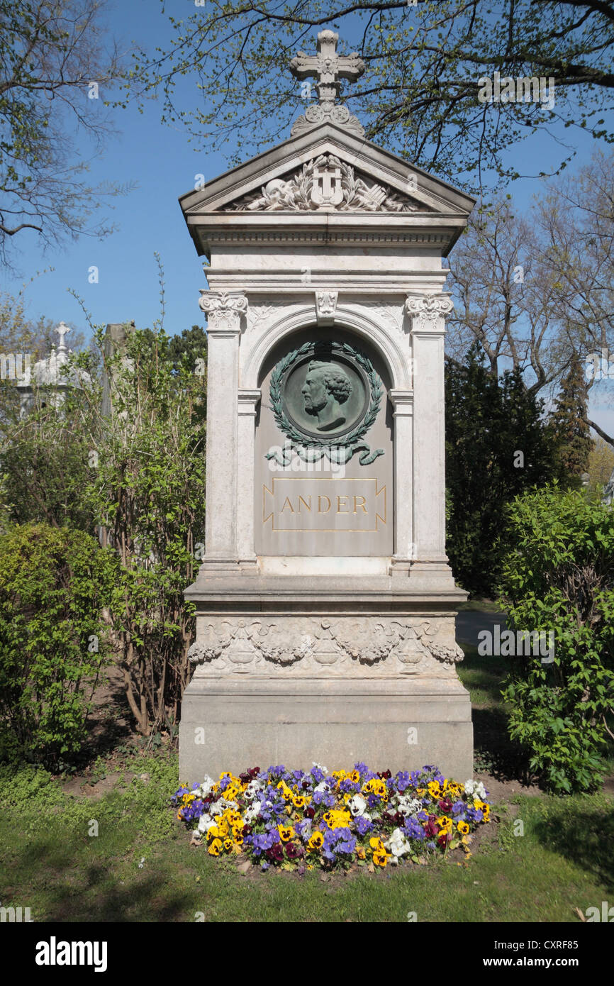 Das Grab von der Tschechischen Tenor Alois Ander auf dem ...