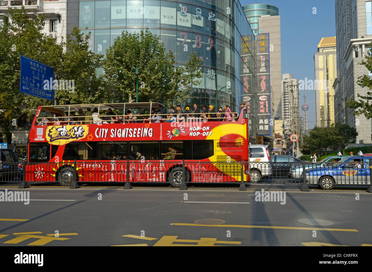 Shanghai bus -Fotos und -Bildmaterial in hoher Auflösung – Alamy