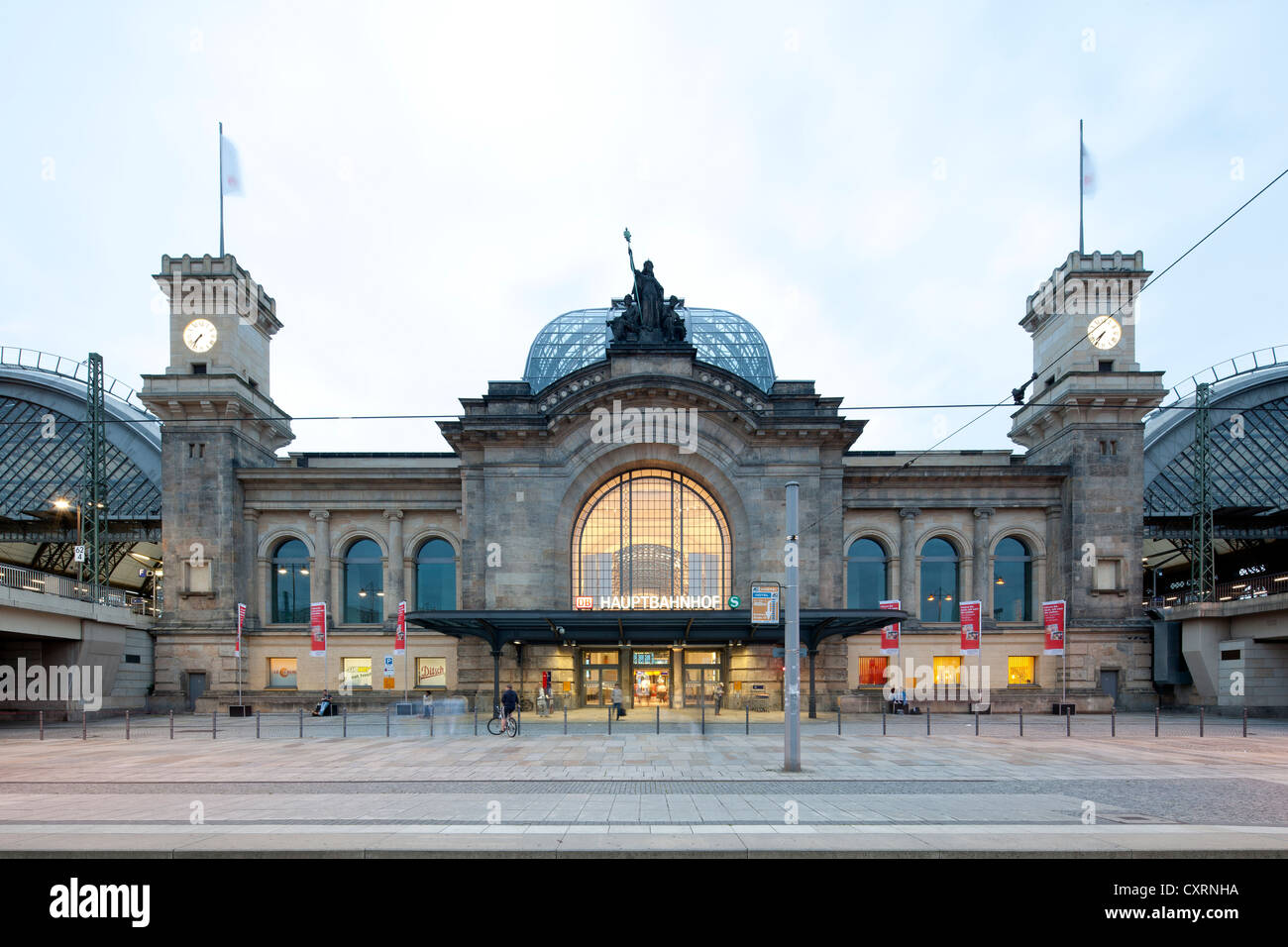 Dresden Hauptbahnhof Stockfotos und -bilder Kaufen - Alamy