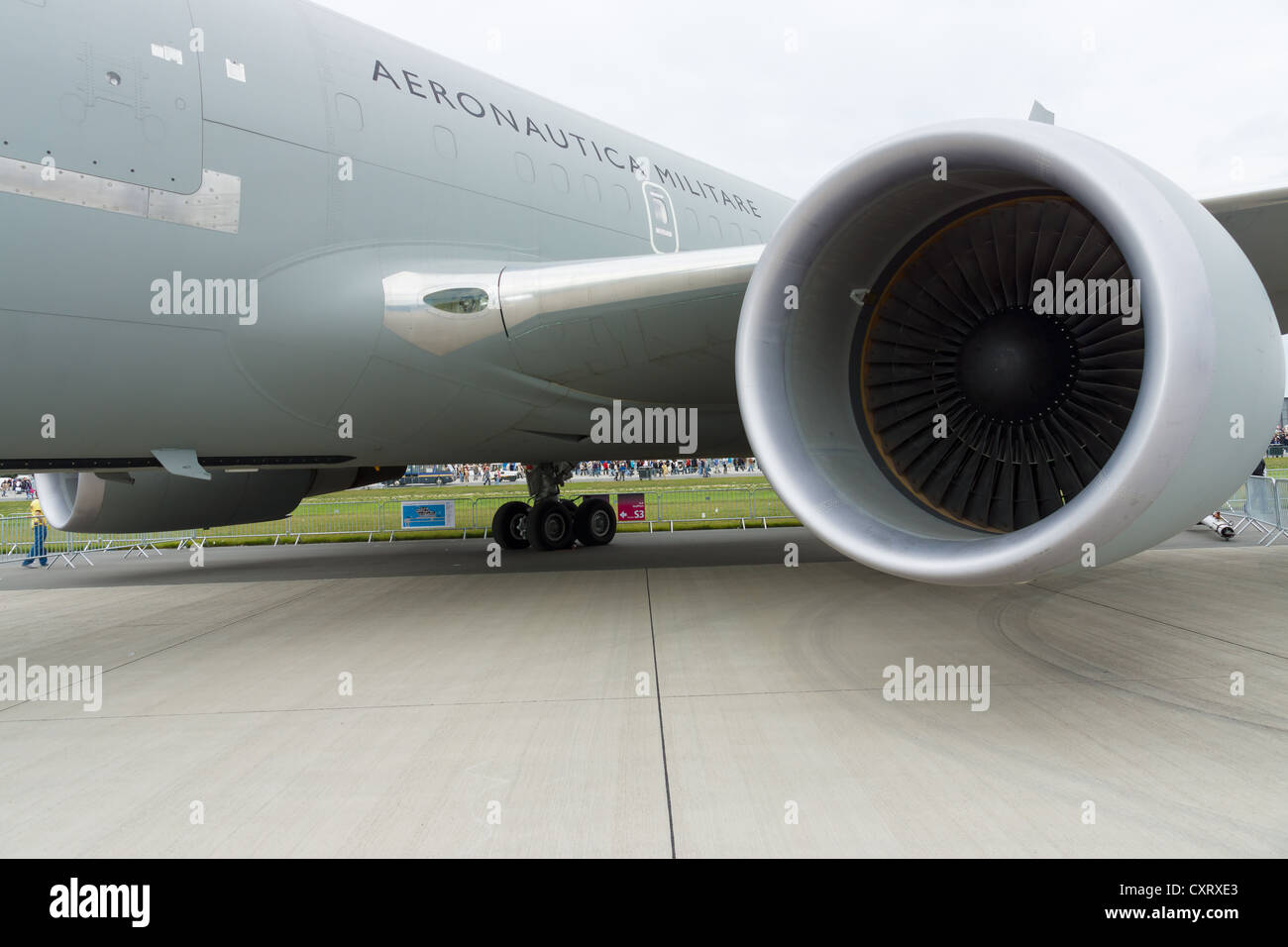 Aircraft Engines Boeing KC-767A Stockfotografie - Alamy