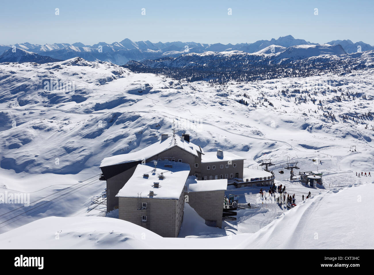 Skigebiet Krippenstein-Berg mit der Bergstation von der Krippenstein ...