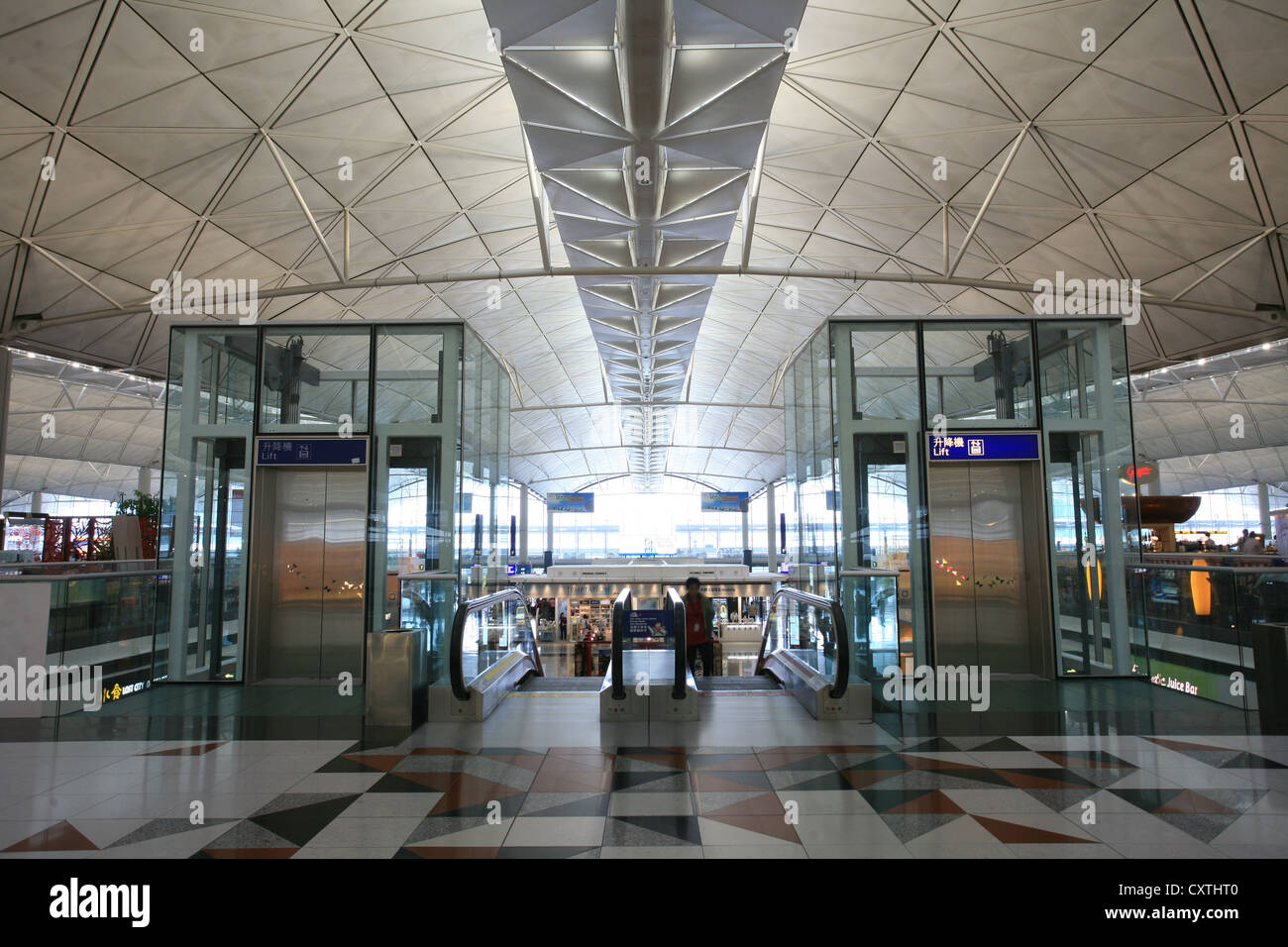 Eingang zur abflughalle -Fotos und -Bildmaterial in hoher Auflösung – Alamy