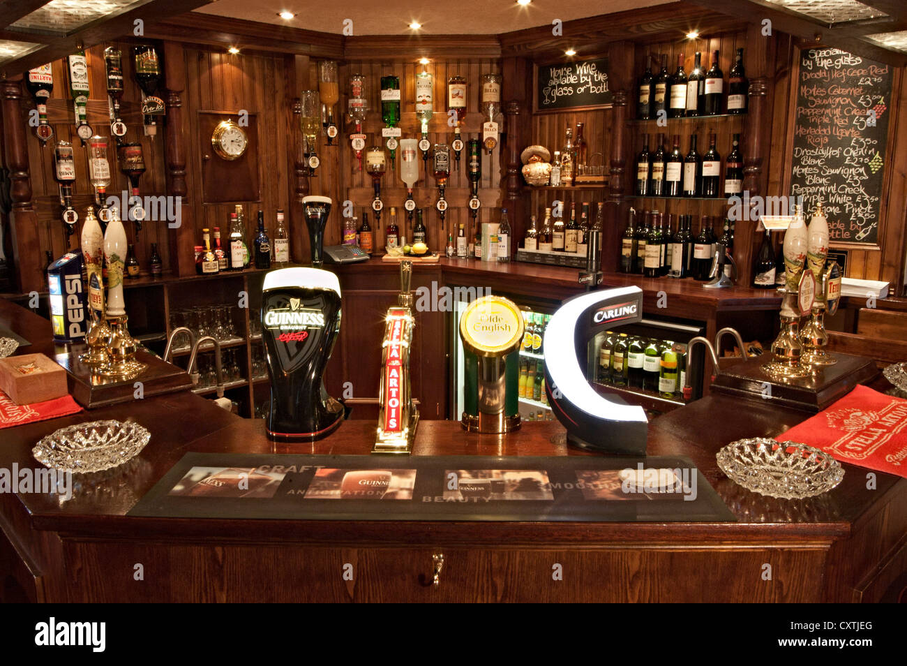 Guinness bar pump -Fotos und -Bildmaterial in hoher Auflösung – Alamy