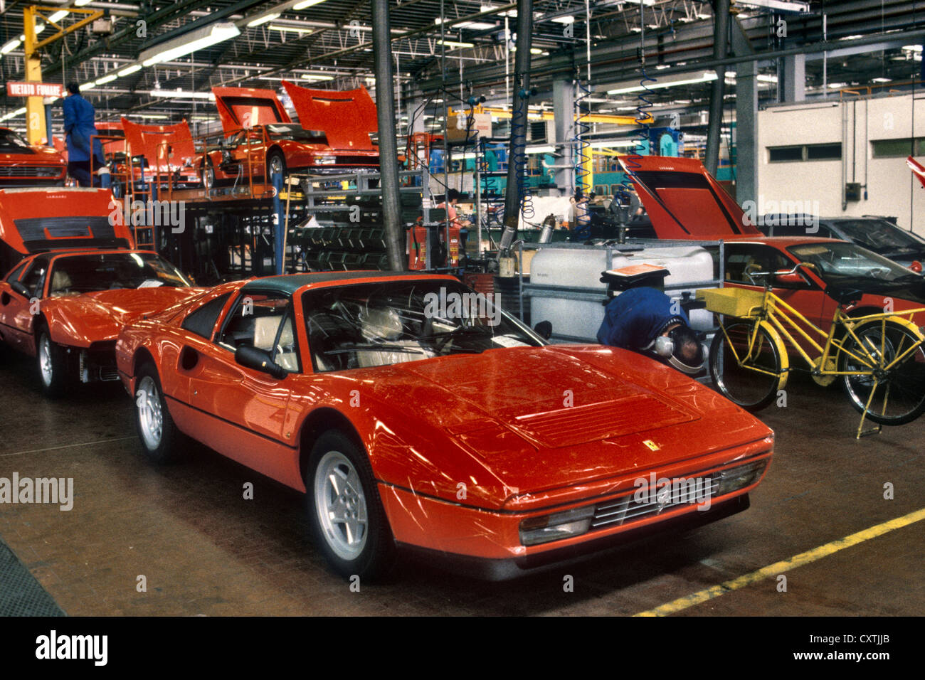 Ferrari factory in maranello 1987 -Fotos und -Bildmaterial in hoher ...