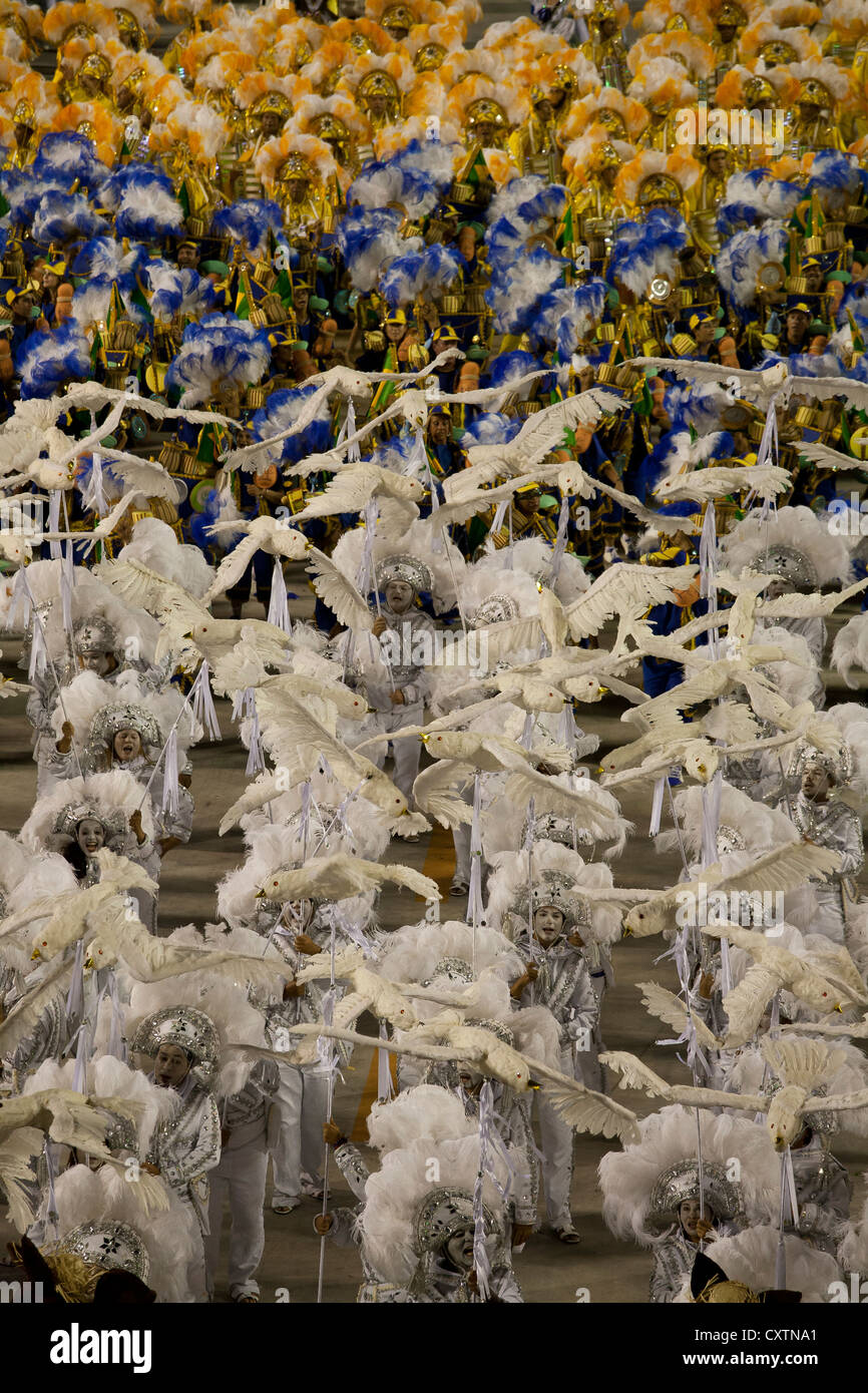 Carnival parade -Fotos und -Bildmaterial in hoher Auflösung – Alamy