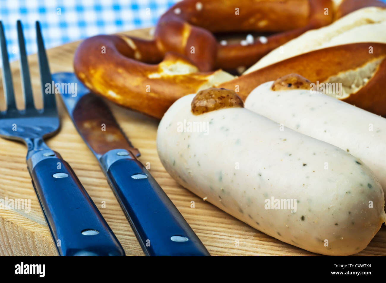 Bayerische wurst brezel deutsches essen -Fotos und -Bildmaterial in ...