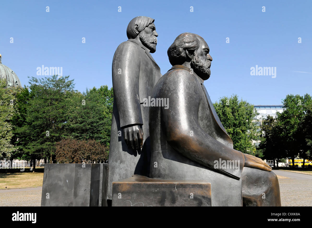 Marx und engel statuen -Fotos und -Bildmaterial in hoher Auflösung – Alamy