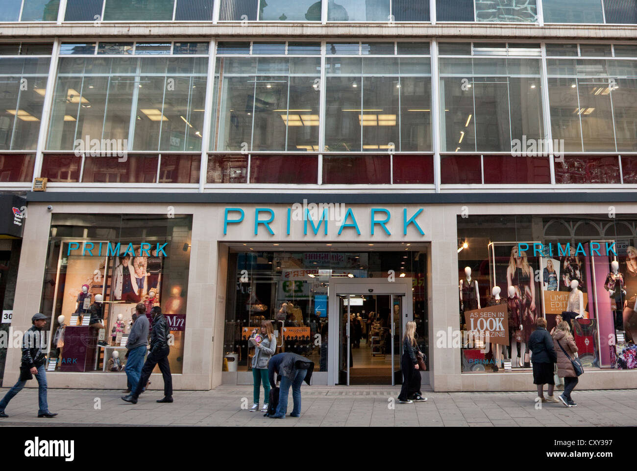 Neuen Primark-Flagship-Store in der Oxford Street, London ...