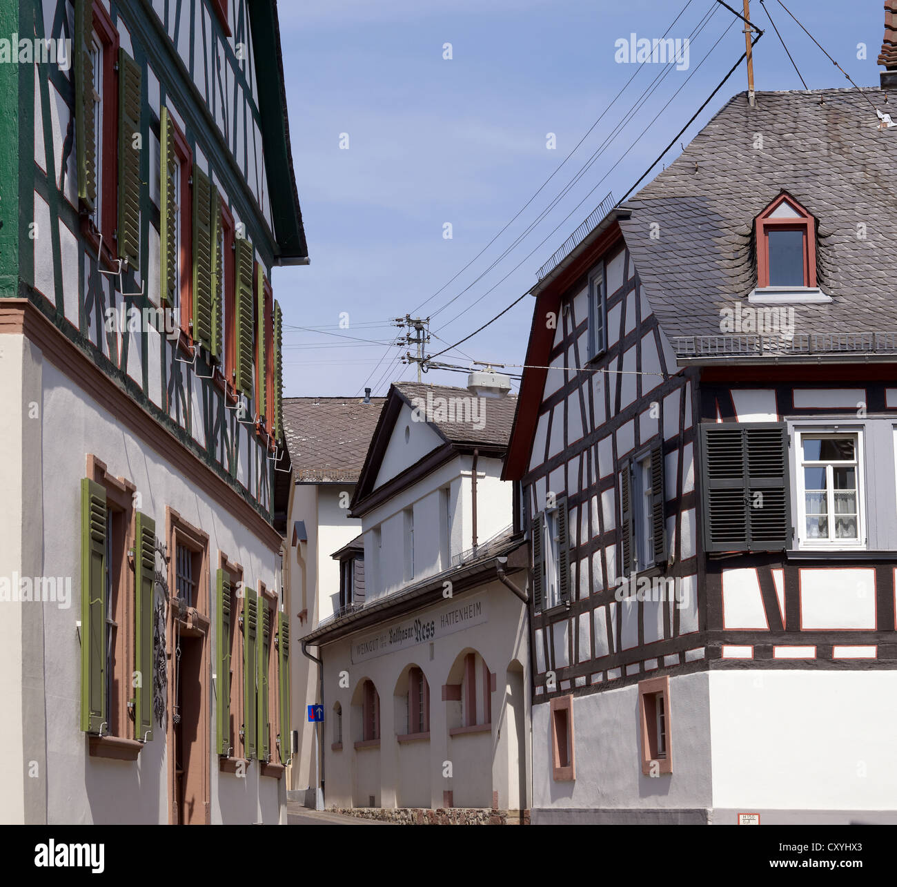 Fachwerkhäuser in der Rebe Dorf von Hattenheim, Rheingau-Region, Hessen ...