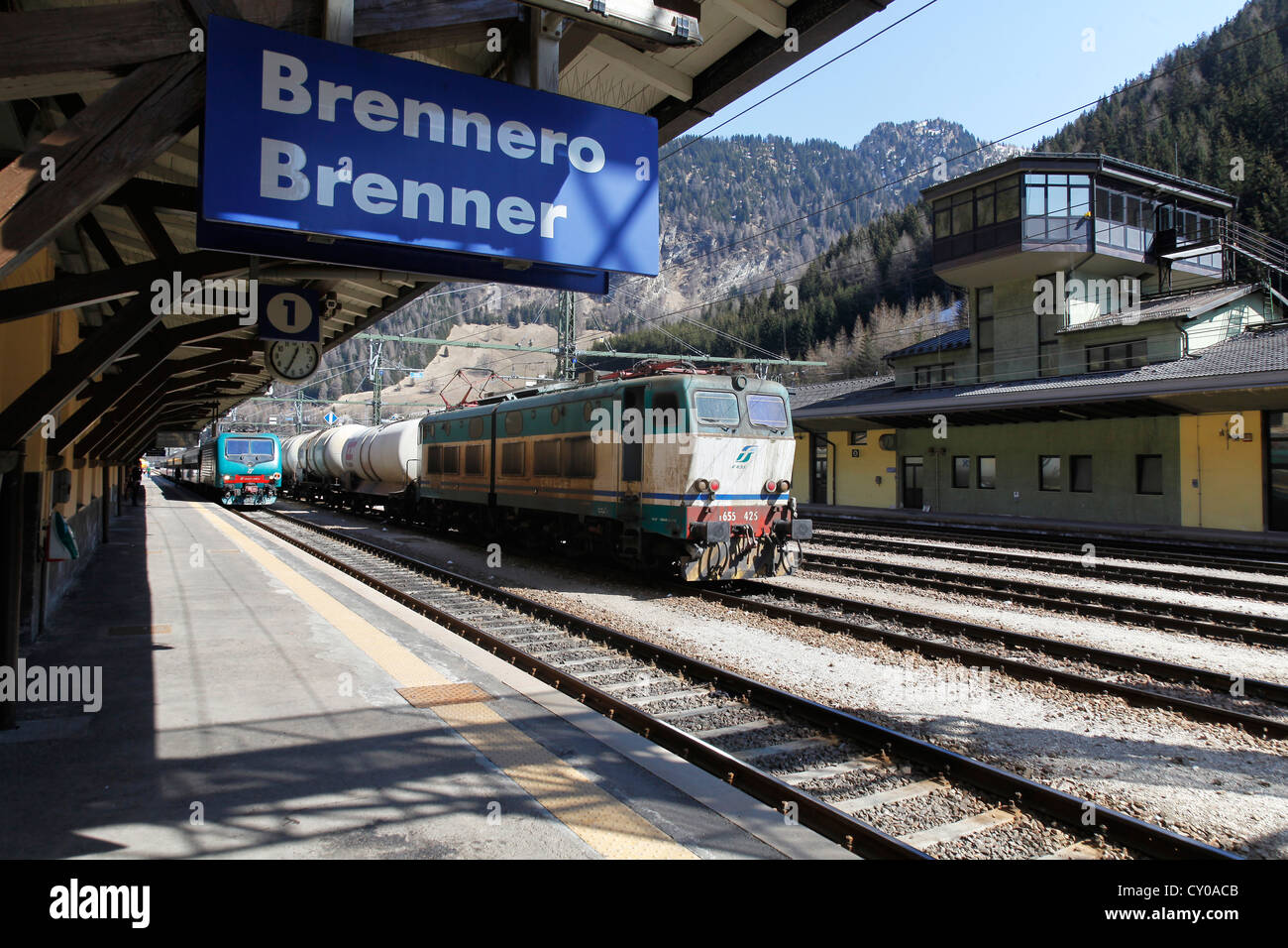 Brenner bahnhof -Fotos und -Bildmaterial in hoher Auflösung – Alamy