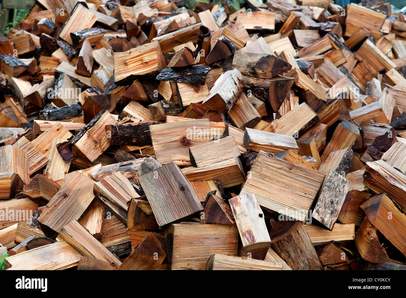 Firewood piles -Fotos und -Bildmaterial in hoher Auflösung – Alamy