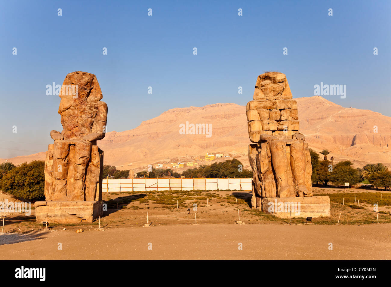 Nekropole hügel -Fotos und -Bildmaterial in hoher Auflösung – Alamy
